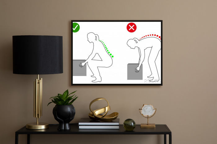 Plakat Ergonomics - Line drawing of correct posture to lift a heavy na ...